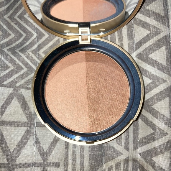 Makeup | Two Faced Bronzer | Poshmark